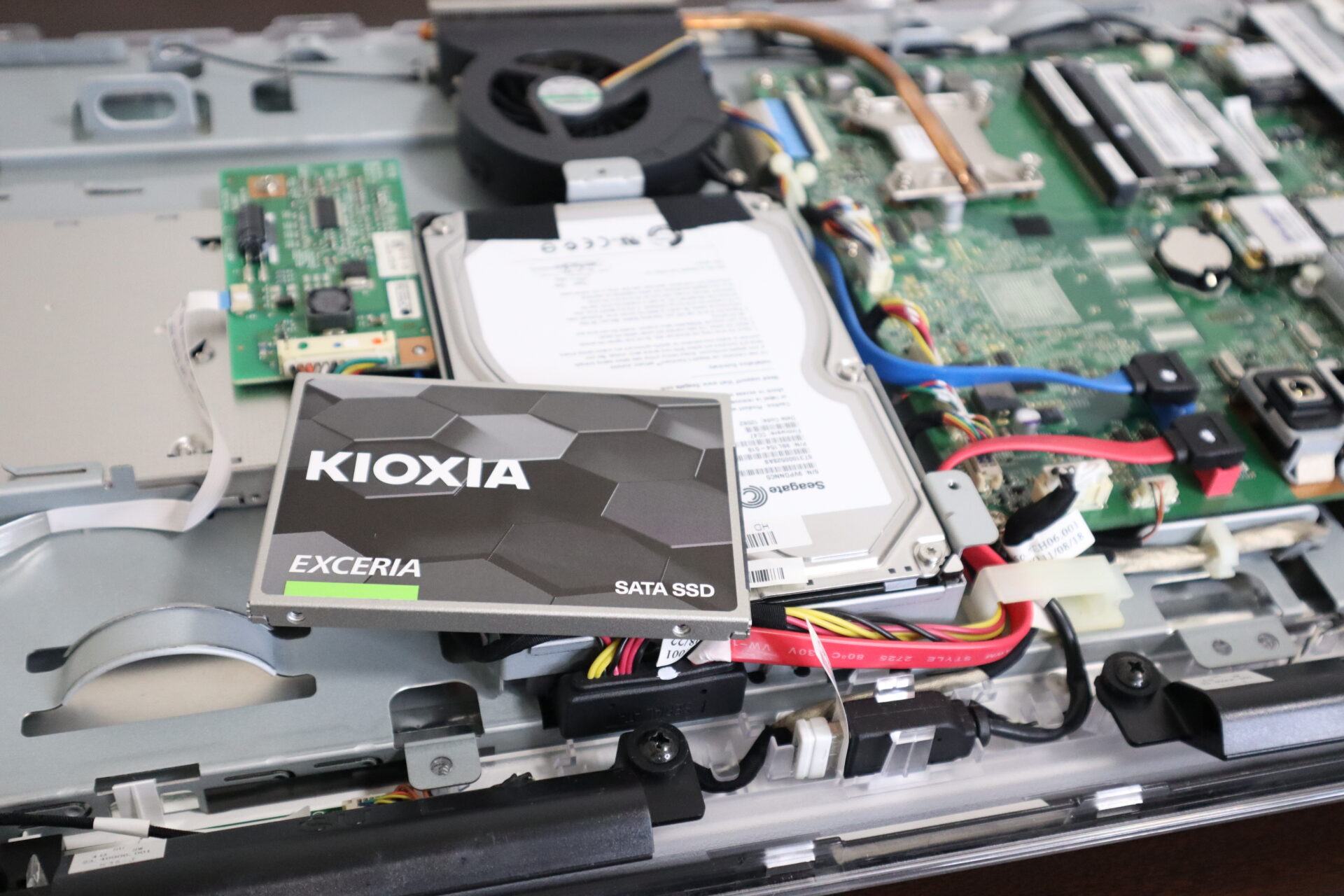 パソコンの動作が遅い、FUJITSU製一体型デスクトップパソコン【EH30/ET FMVE30ETW】を、”SSD換装”で即解決！ パソコン ...